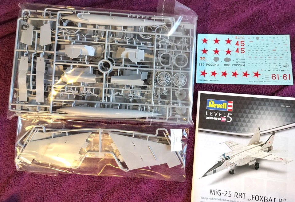 Revell 1:48 MiG-25 RBT Foxbat B Interceptor Model Kit 03931 USSR ...