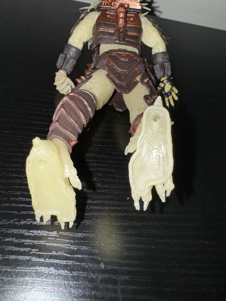 NECA Predators Series 16 STALKER PREDATOR Glow in the Dark 7" Fig 2016 ...