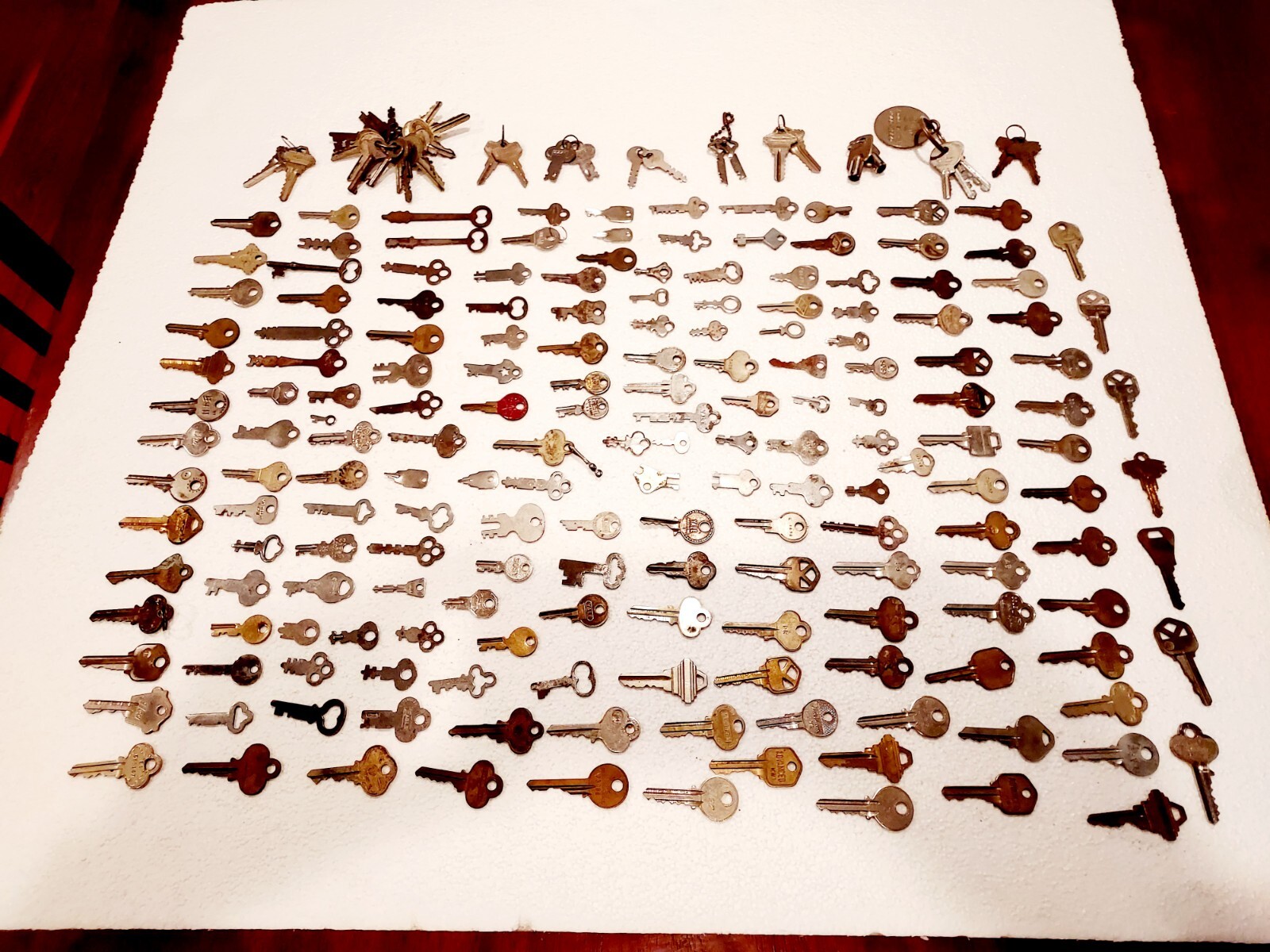 Old vintage key lot 217 flat keys door keys padlock keys safe keys misc ...