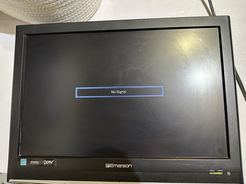 Emerson LC195EM82 19 inch LCD TV Flat Screen Television w/ Remote NO ...