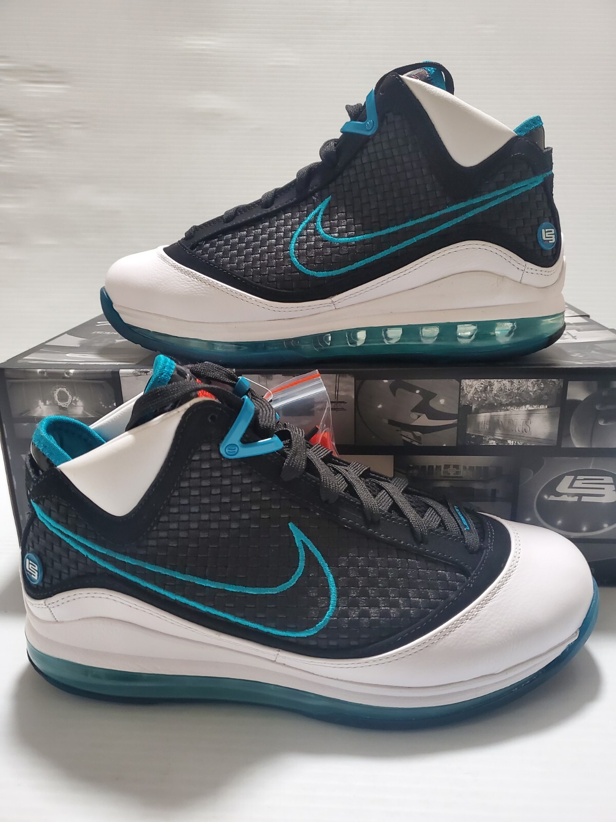 Nike Air Max LeBron VII Retro QS Red Carpet 2019 Sz 8.5 193655872259 | eBay