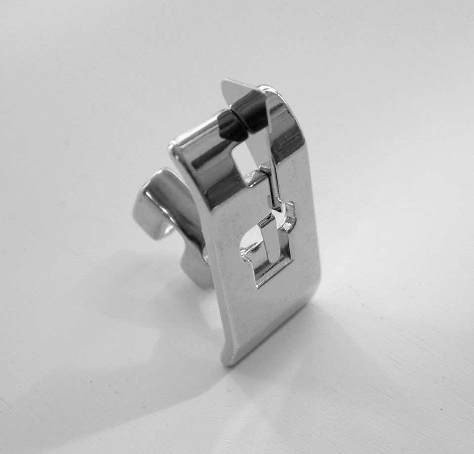 OVERCAST / OVERLOCKING FOOT with GUIDE for ELNA / ELNITA & JANOME / NEW ...