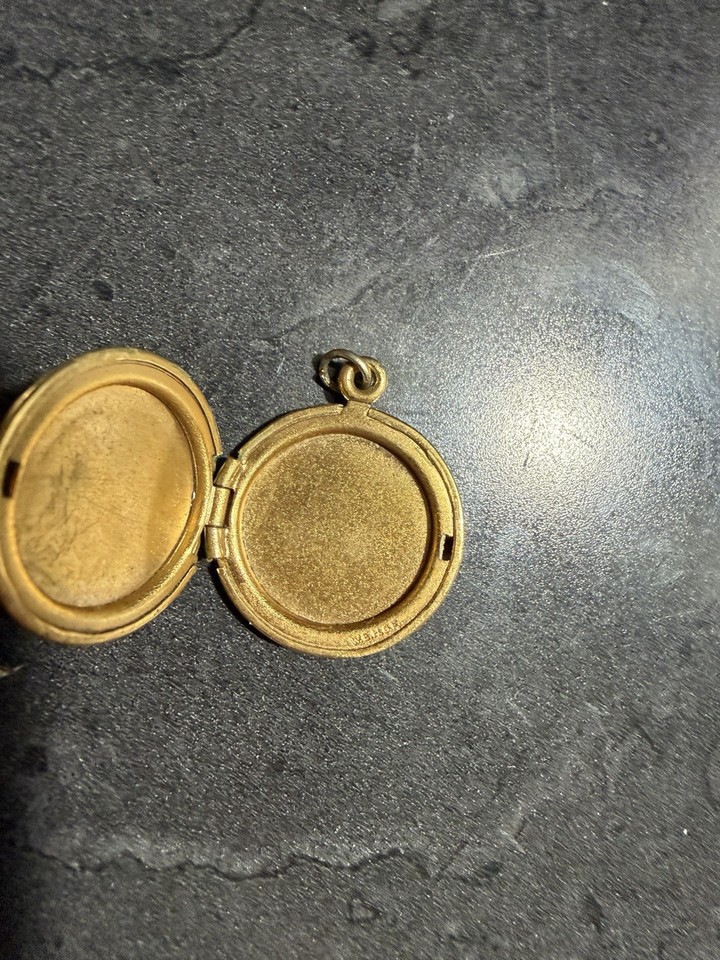 Gold Tone Floral Round Photo Locket Pendant, Vintage Style | eBay