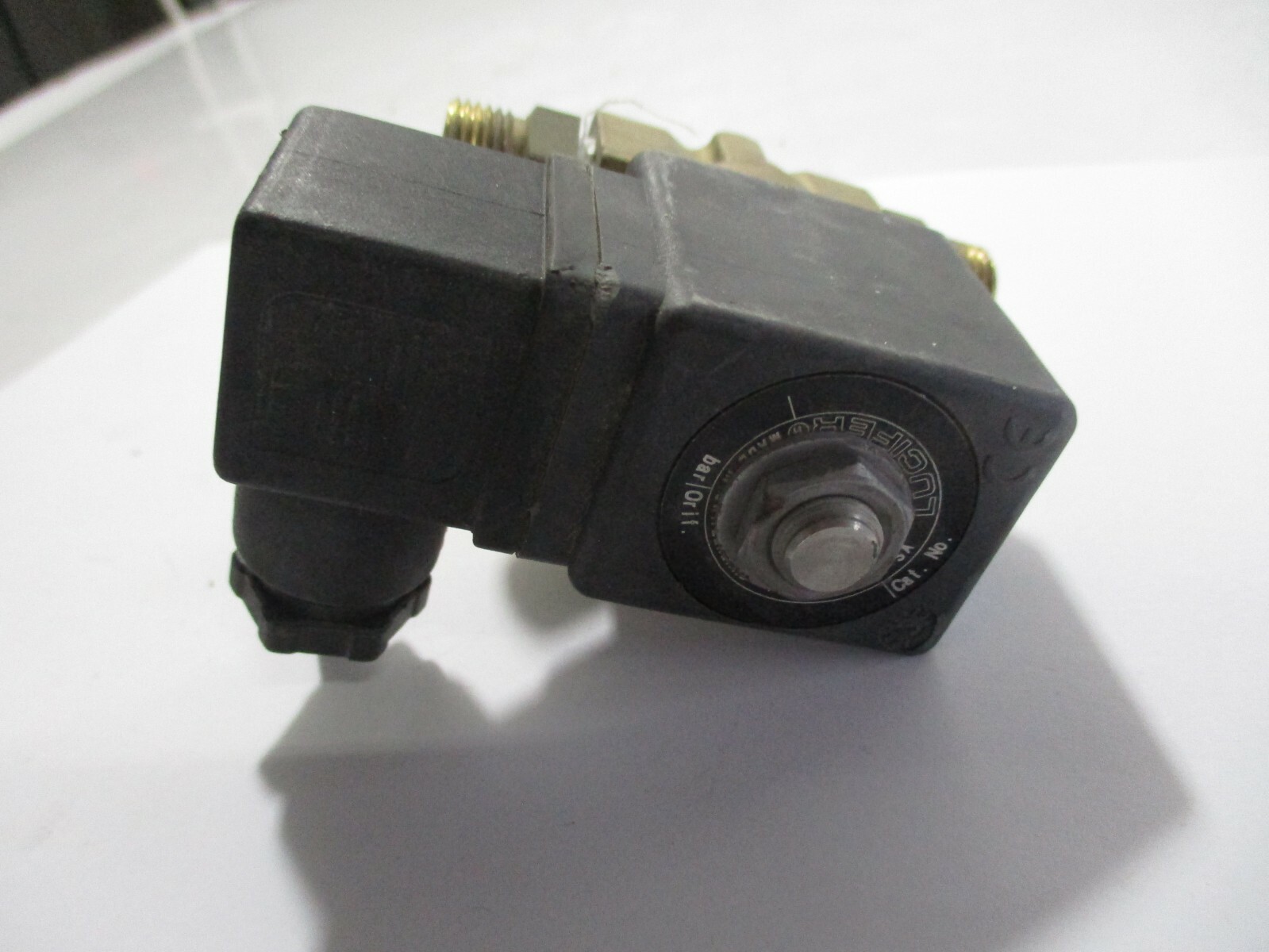 PARKER 481865C2 D5B F DC24V+ 9W Solenoid coil valve | eBay