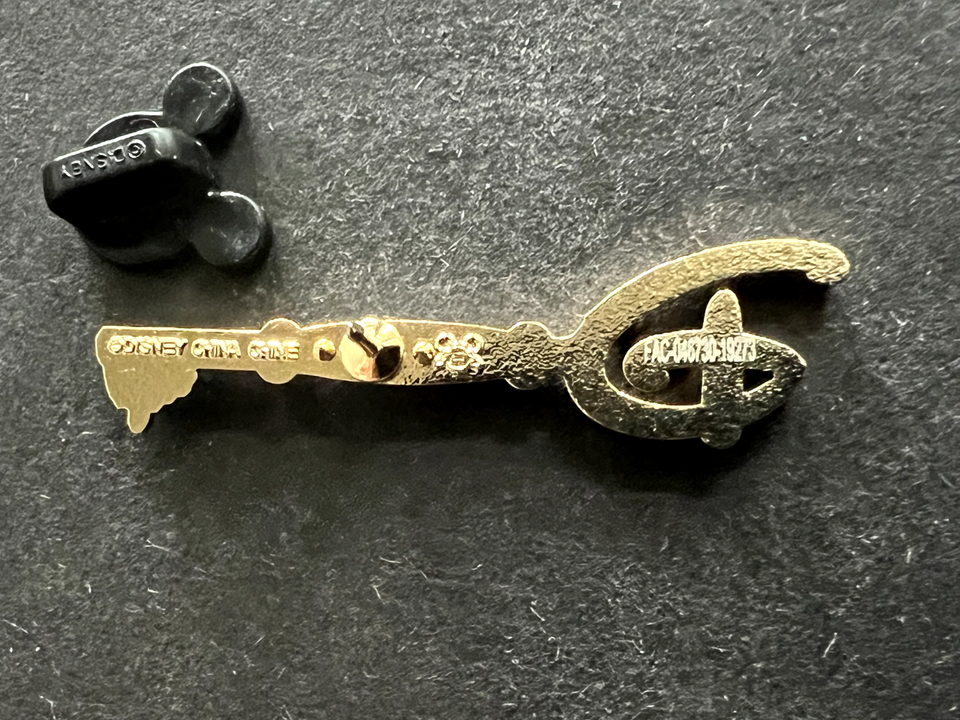 DS - Key - Gold and Red Key - Disney Pin 143095 | eBay