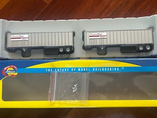 CANADIAN PACIFIC - PAIR of TWO 40ft DRY VAN EXTERIOR POST TRAILERS HO ...