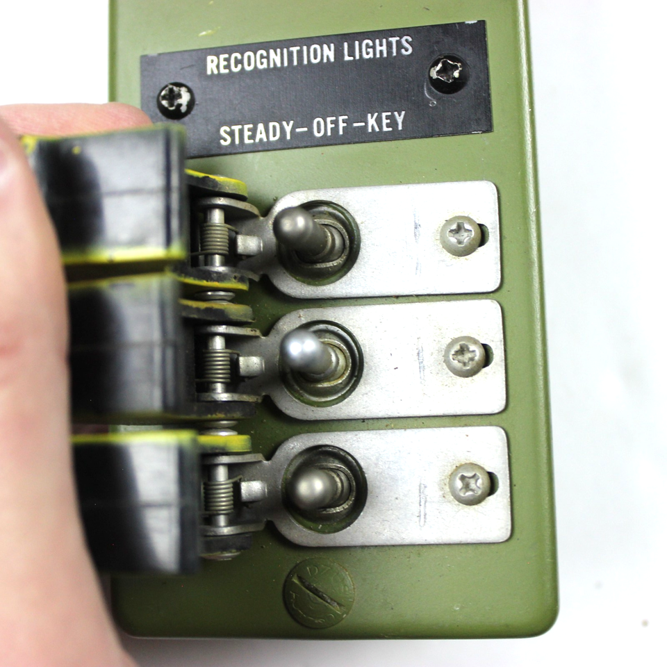 WW2 USAAF RECOGNITION LIGHTS STEADY-OFF-KEY CONTROL UNIT RED GREEN ...
