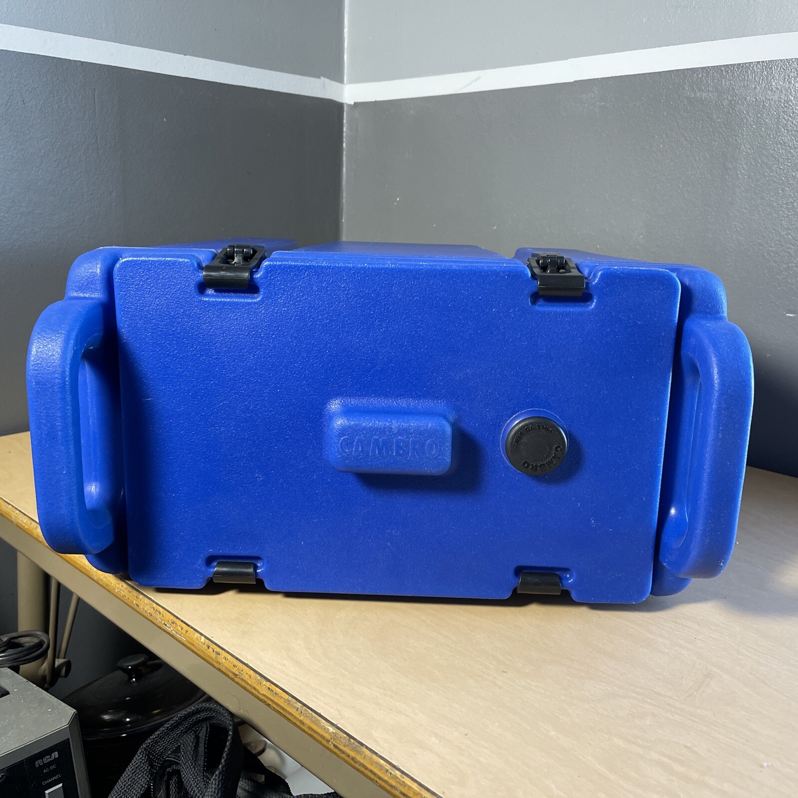 Nice! CAMBRO HEAVY DUTY PORTABLE COMMERCIAL 2.5 gal INSULATED HOT/COLD ...