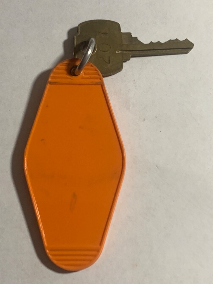 Breezeway Motel Hotel Room Key Fob with Key Fairfax Virginia #207 | eBay
