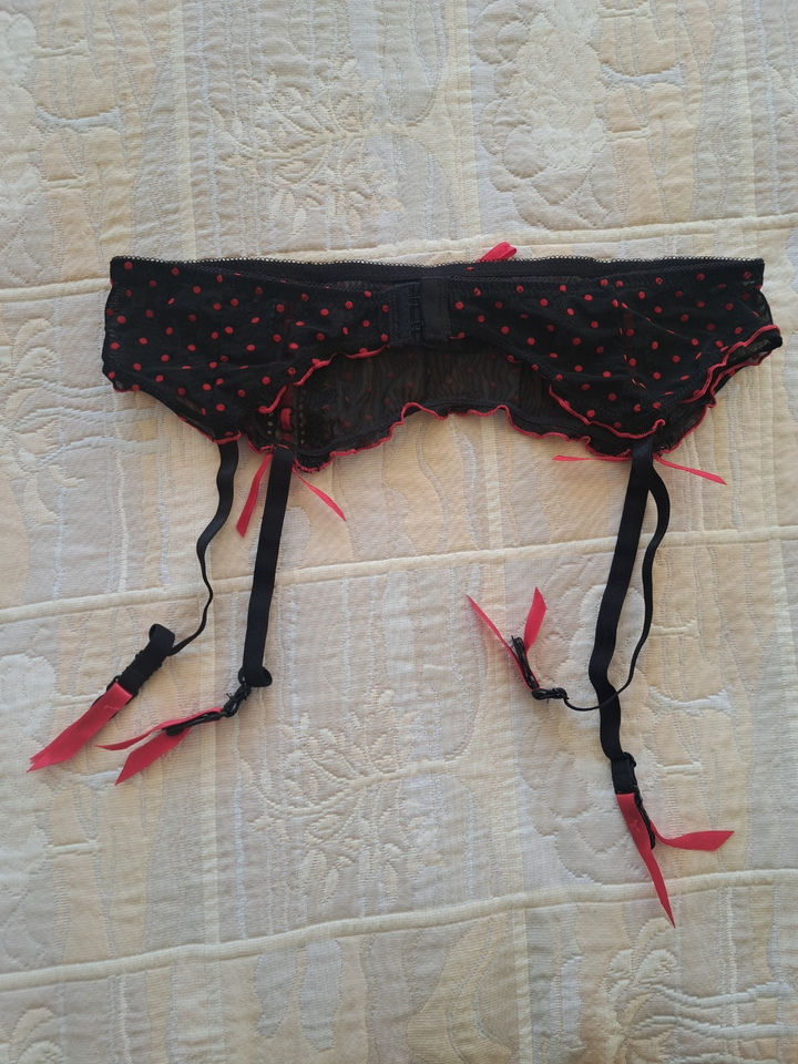 Black And Red Spotted Bowed Heart Charm Secret Possession Suspender ...