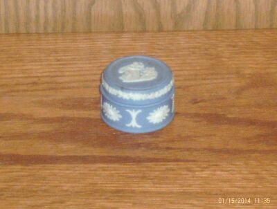VINTAGE SMALL ROUND WEDGEWOOD TRINKET BOX BLUE JASPERWARE | eBay