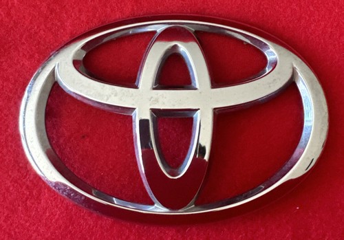 TOYOTA COROLLA CAMRY HIGHLANDER RAV4 YARIS REAR LIFTGATE TRUNK EMBLEM ...