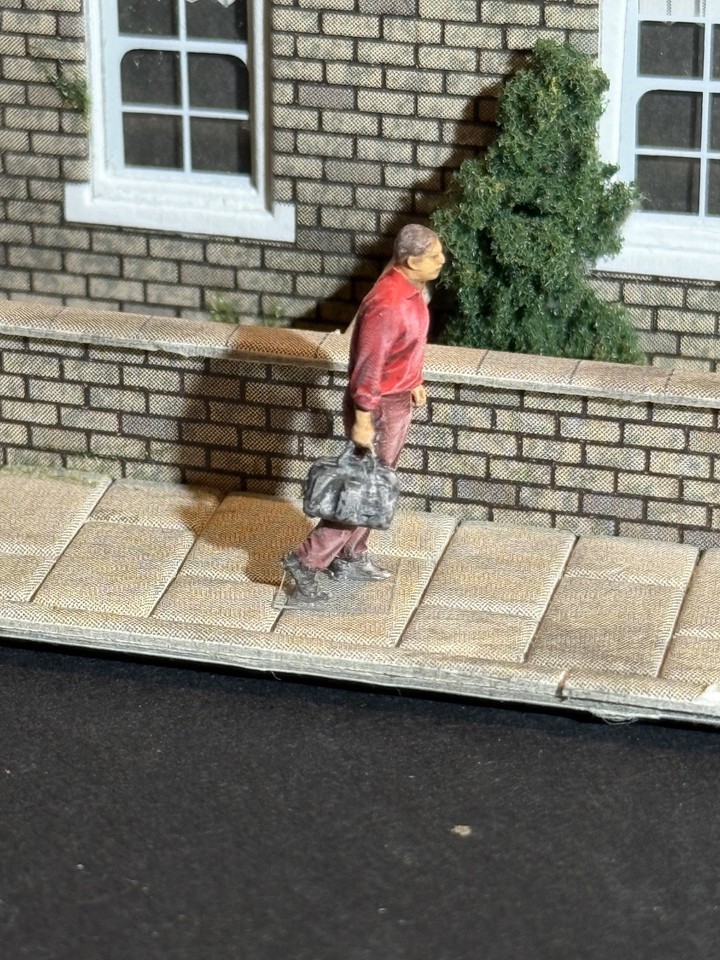 Scale3D OO SCALE 1/76 Scale . Commuter with brief case . . Hand Painted ...