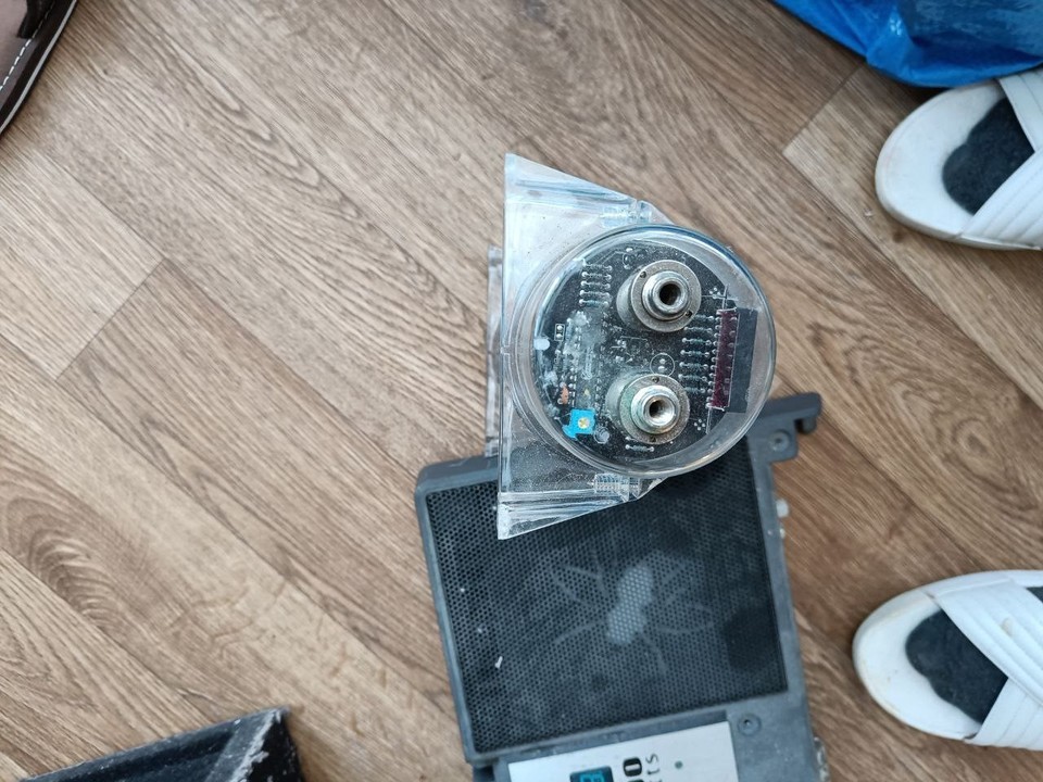 subwoofer c4 800w x2 , amp FLI 1000w and digital power capacitor 1.2 ...