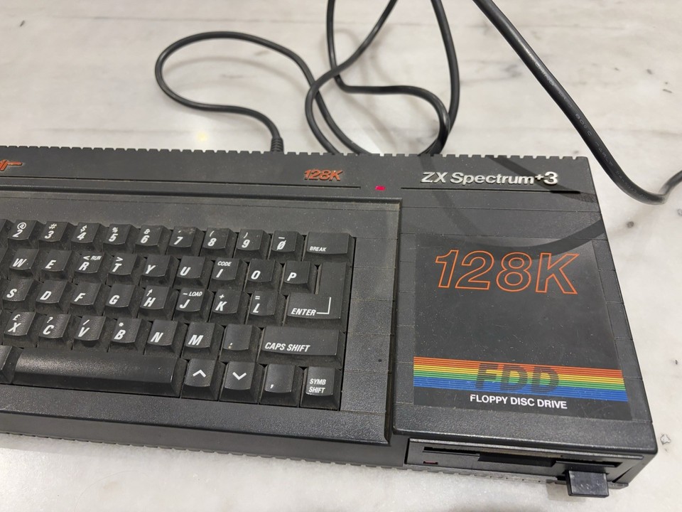 Sinclair ZX Spectrum 3 128k - with joystick & laser gun. Read ...
