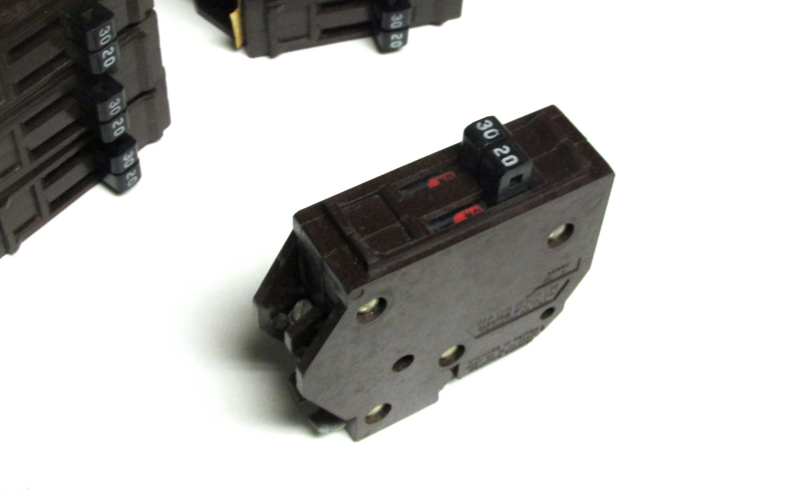 * NEW. Wadsworth Circuit Breaker 30/20 Twin, 2P Type B (Metal Tabs ...