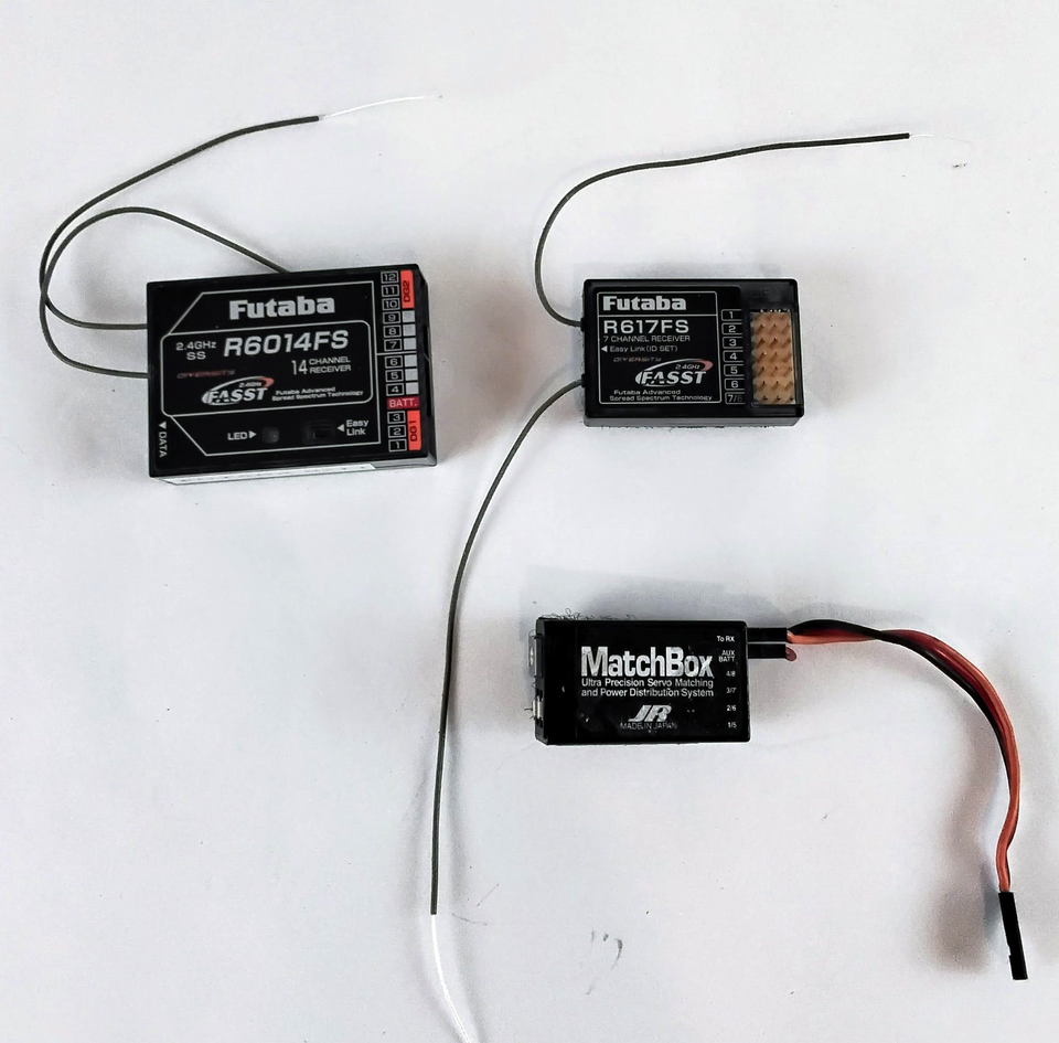 11 - 72mhz RC Receiver HiTec, Futaba + 2- Futabe 2.4ghz Receivers ...