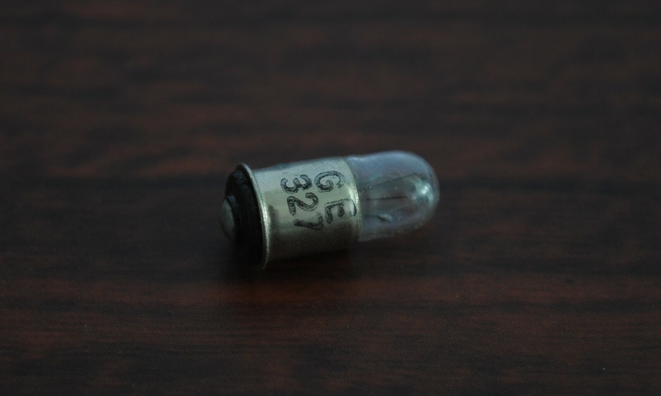 10 GENERAL ELECTRIC GE 327 Miniatures BULB NOS AVIATION RADIO LAMP 28 ...
