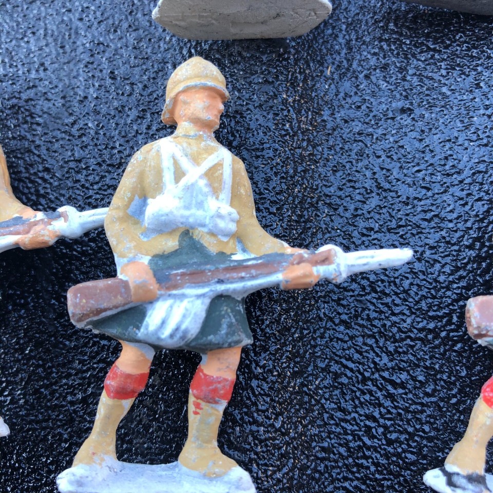 25 Vintage Britains Soldiers WWI Scottish infantry NOS defunct toy ...
