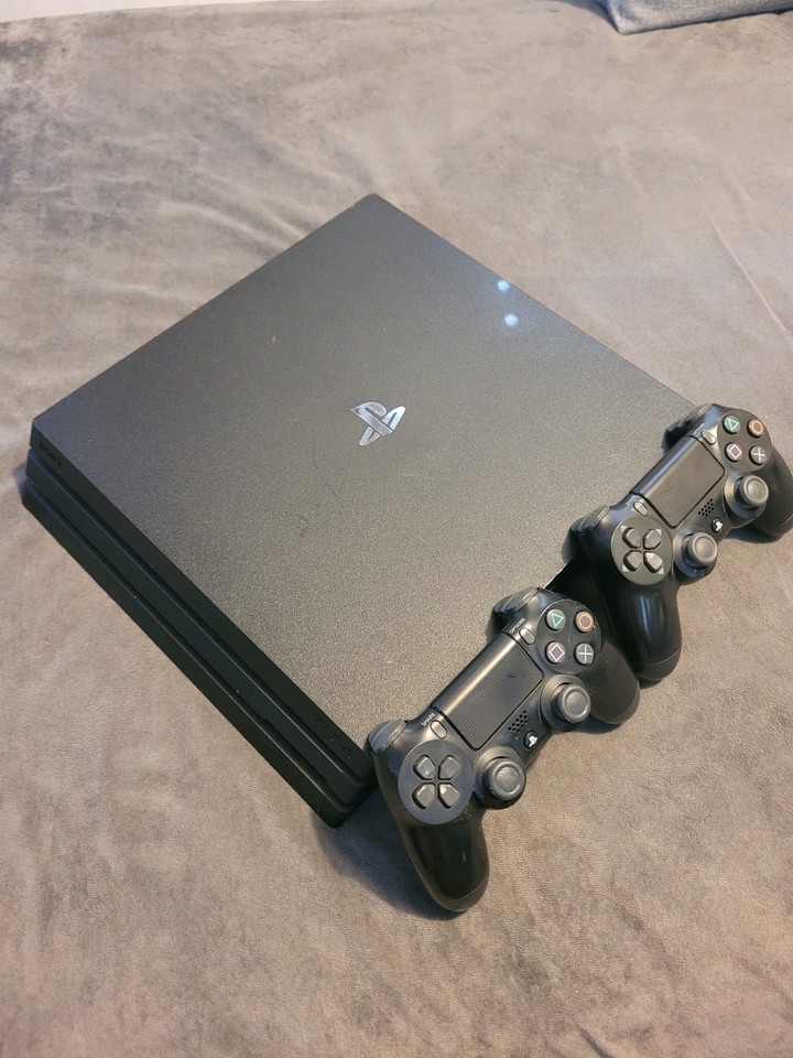 PS4 PRO 1tb Comes With Madden 21, 2 Controllers Controller Charging ...