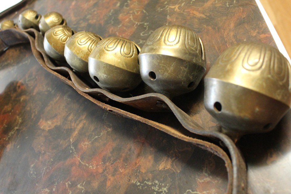 Antique Brass Sleigh Bells w/Double Leather Strap 19 Bells Sizes 1-18 ...