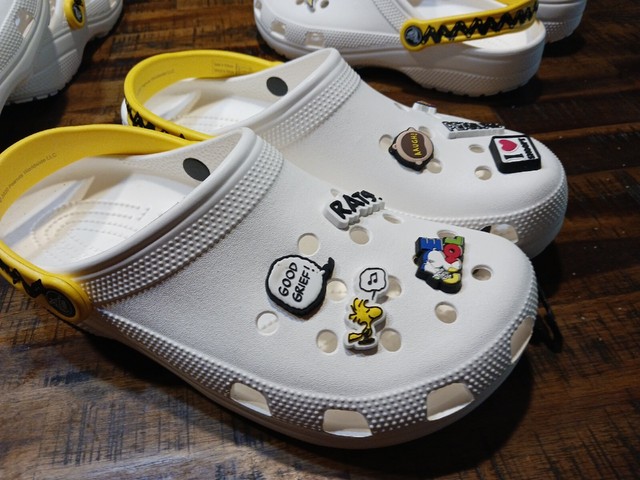 Crocs Classic Peanuts Charm Clog Charlie Brown | women’s Size 11 ...