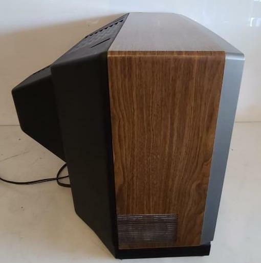 Magnavox Vintage CRT TV 19" Woodgrain 19S403 September 1992 Retro ...