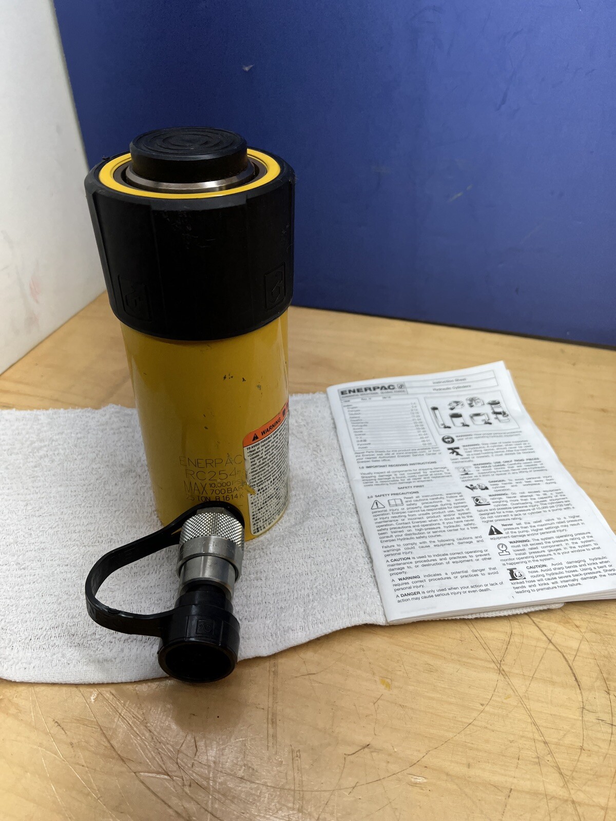 Enerpac RC-254 Single-Acting Hydraulic Cylinder with 25 Ton Capacity ...