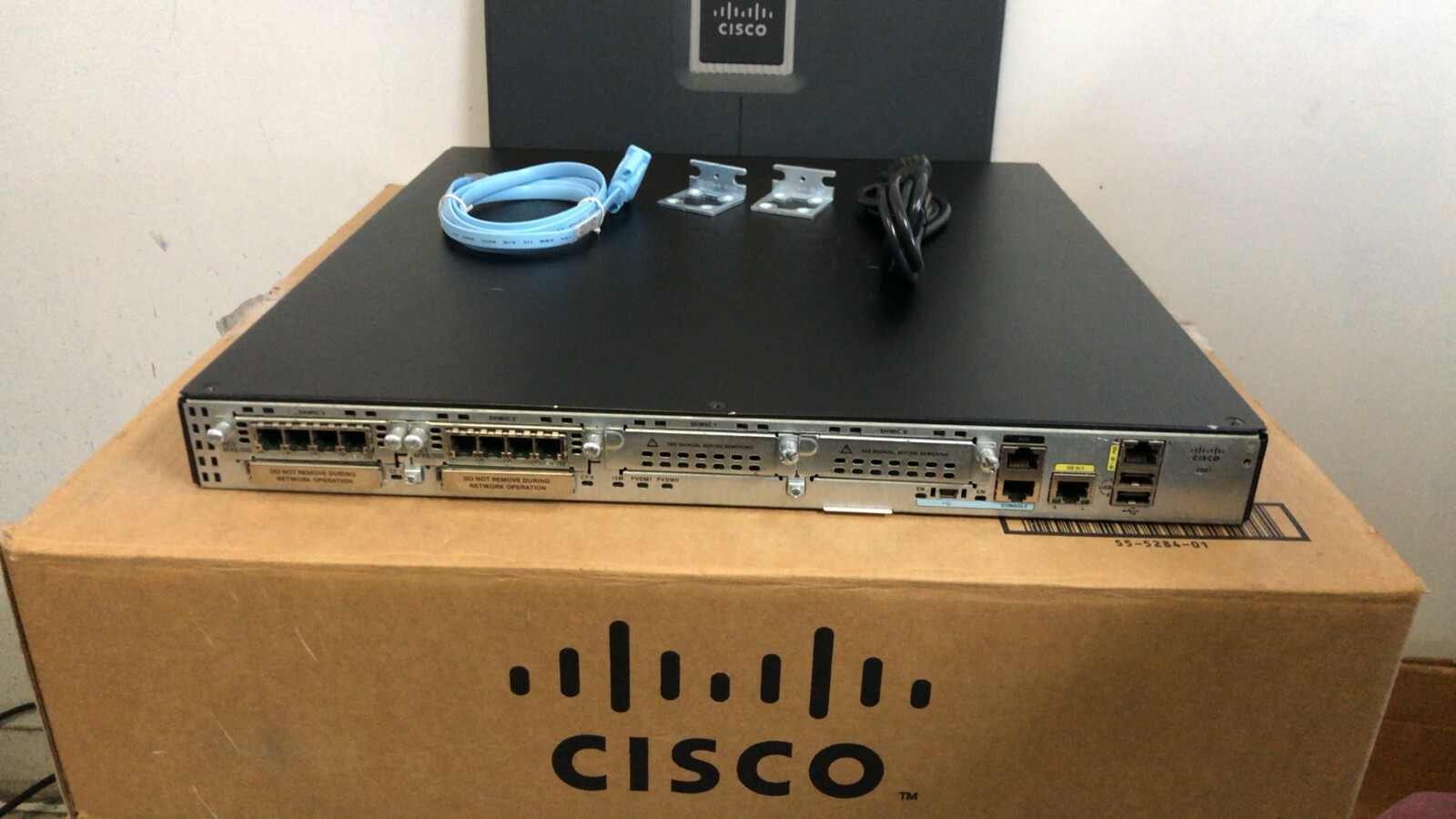 CISCO SPIAD2901-8FXS/K9 GIGABIT VOICE ROUTER ios-15.7 CME-12 VIC3-4FXS ...