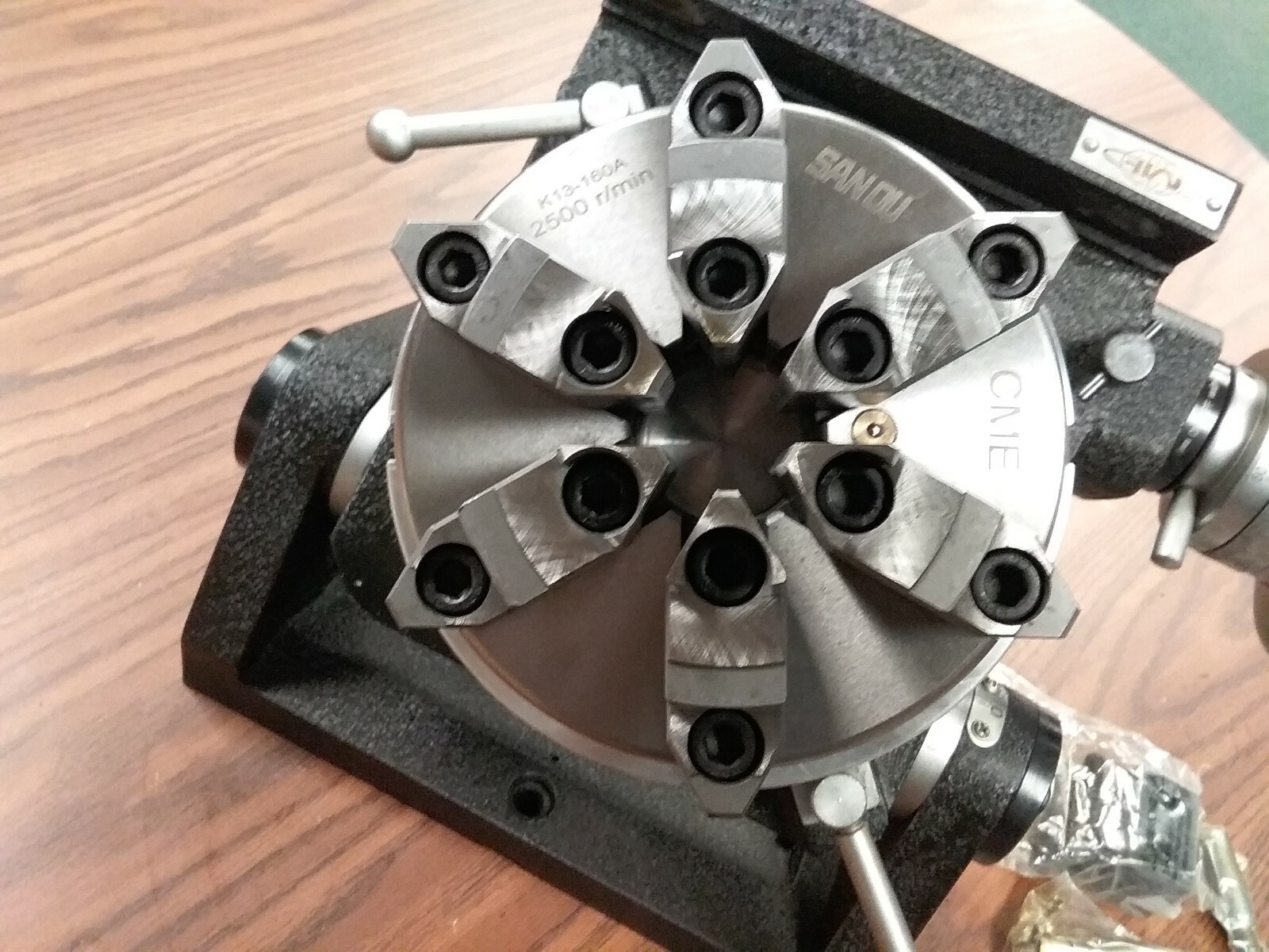 8" PRECISION TILTING ROTARY TABLE w. 6-jaw 6" chuck centering adapter ...
