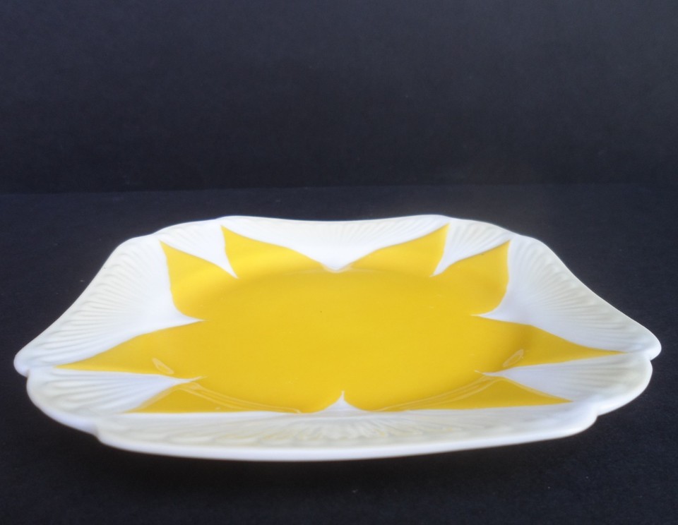 A rare Shelley "Yellow Star" 11770/31 Dainty shape small lemon plate. C ...