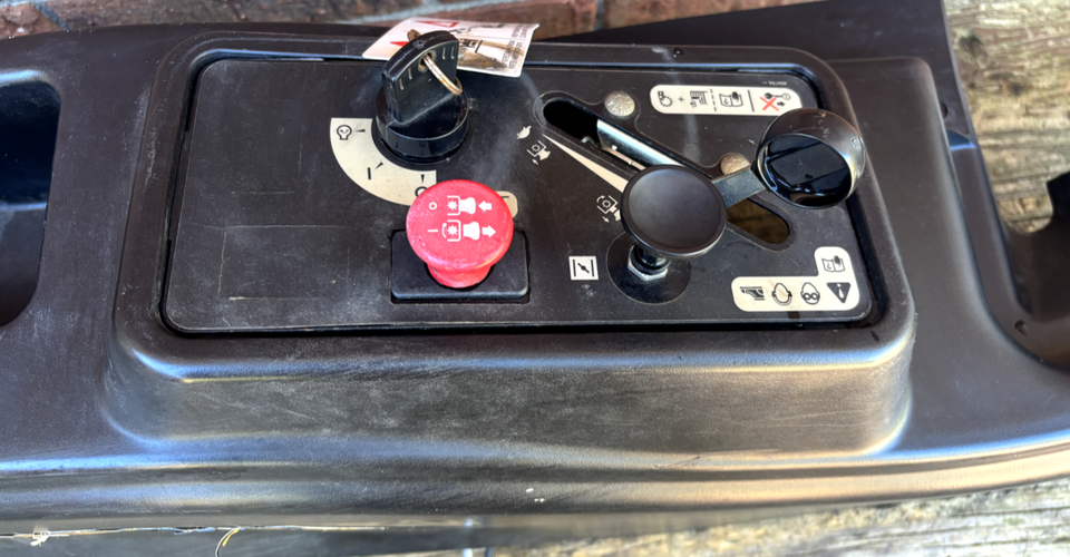 Hustler Raptor 937748 RH Fender 552809 W/ Throttle Cable 768879 W/ PTO ...