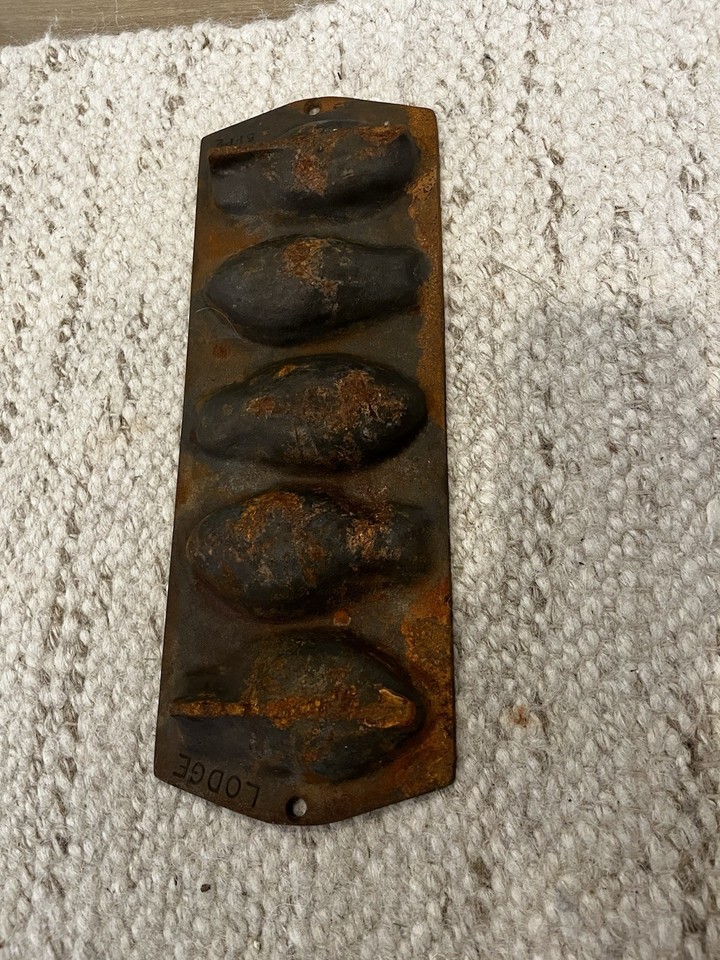 VINTAGE LODGE USA CAST IRON FISH MOLD CORNBREAD 5PP2 MUFFIN PAN | eBay
