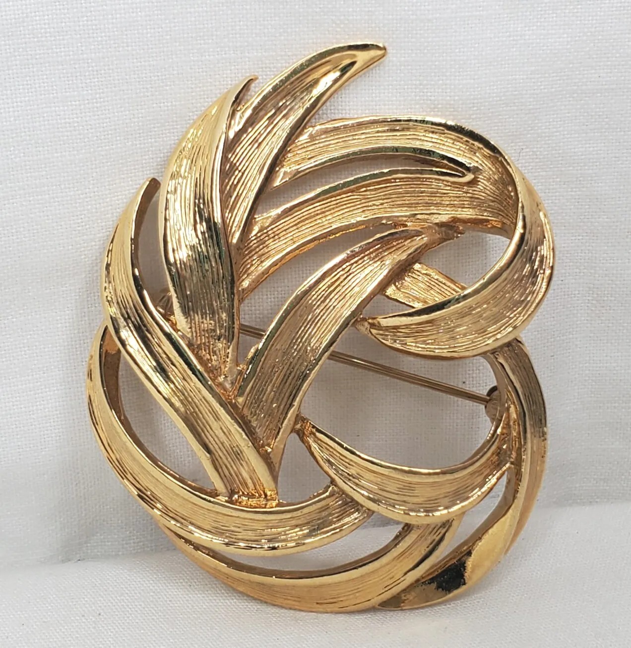 Vintage Monet Gold Tone Brooch Leaves Organic Pin Tex… - Gem