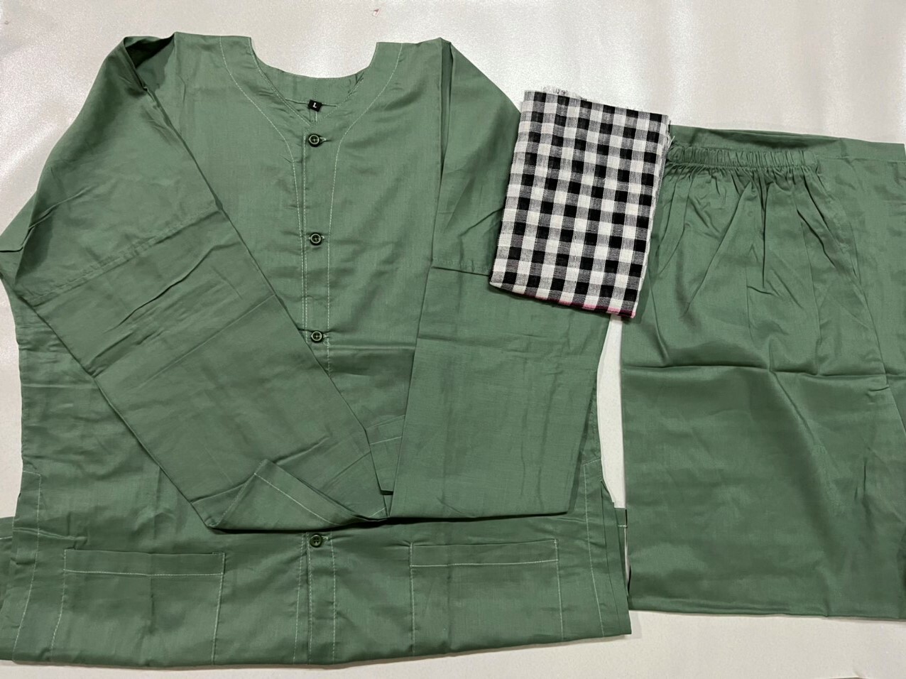 XL size ,THIN material, GREEN Uniforms , AO BABA , VC suit , VIETCONG'S ...