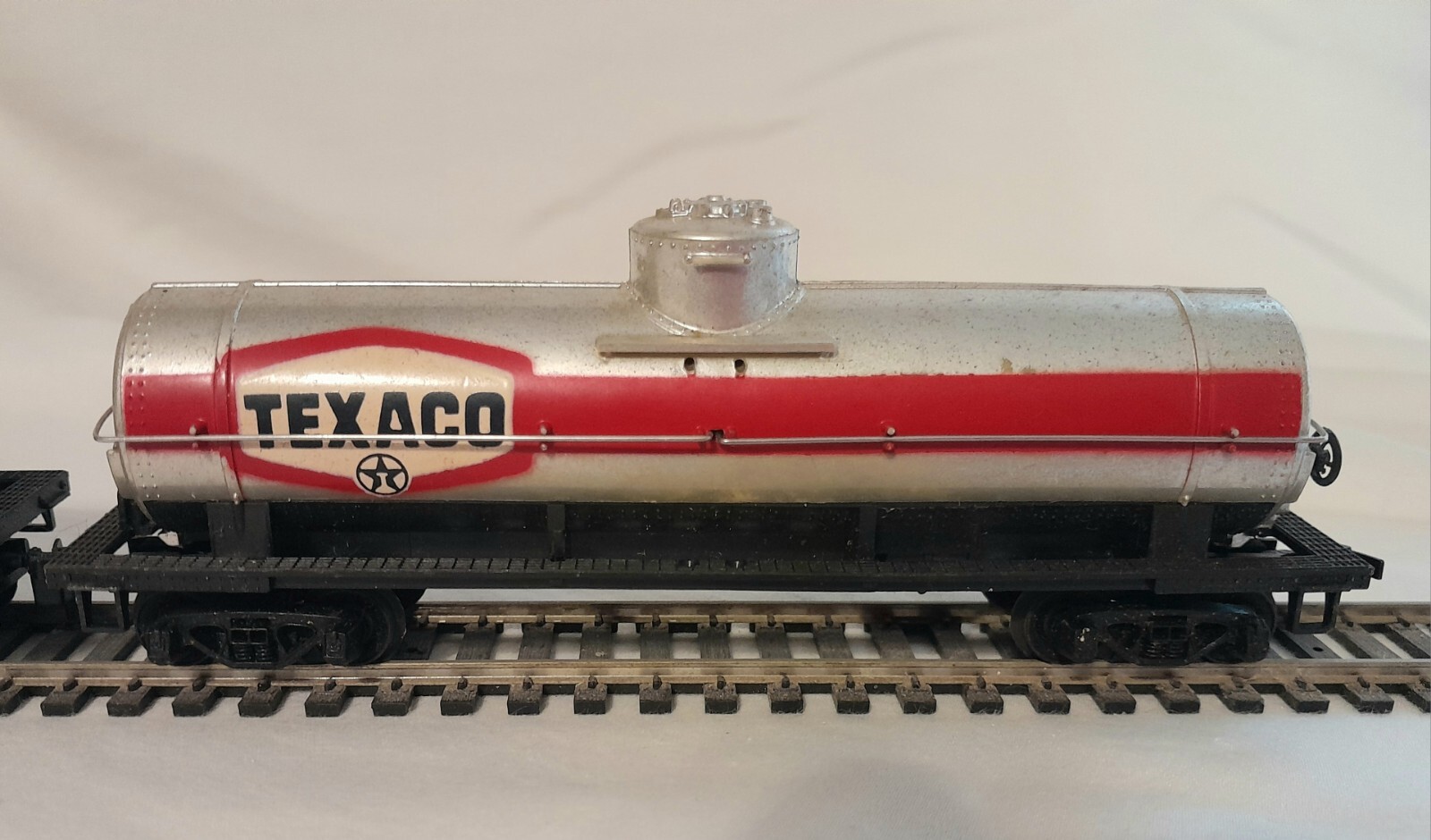 Model Railroad Rolling Stock In HO Scale Lot of Six Various Tanker Cars ...