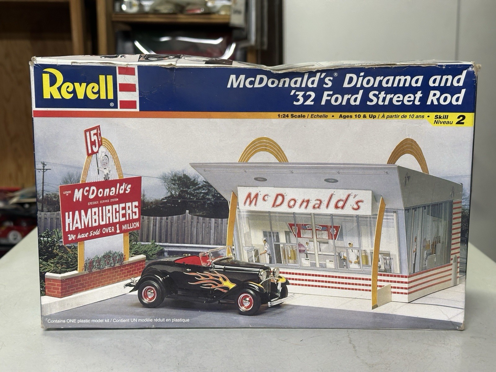 UNBUILT 1:24 REVELL model car kit McDONALD'S DIOMARA '32 FORD STREET ...