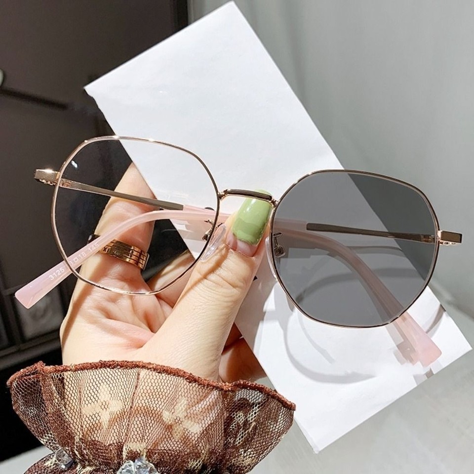 Outdoor Photochromic Glasses INS Round Frame Eyewear Changing Color ...