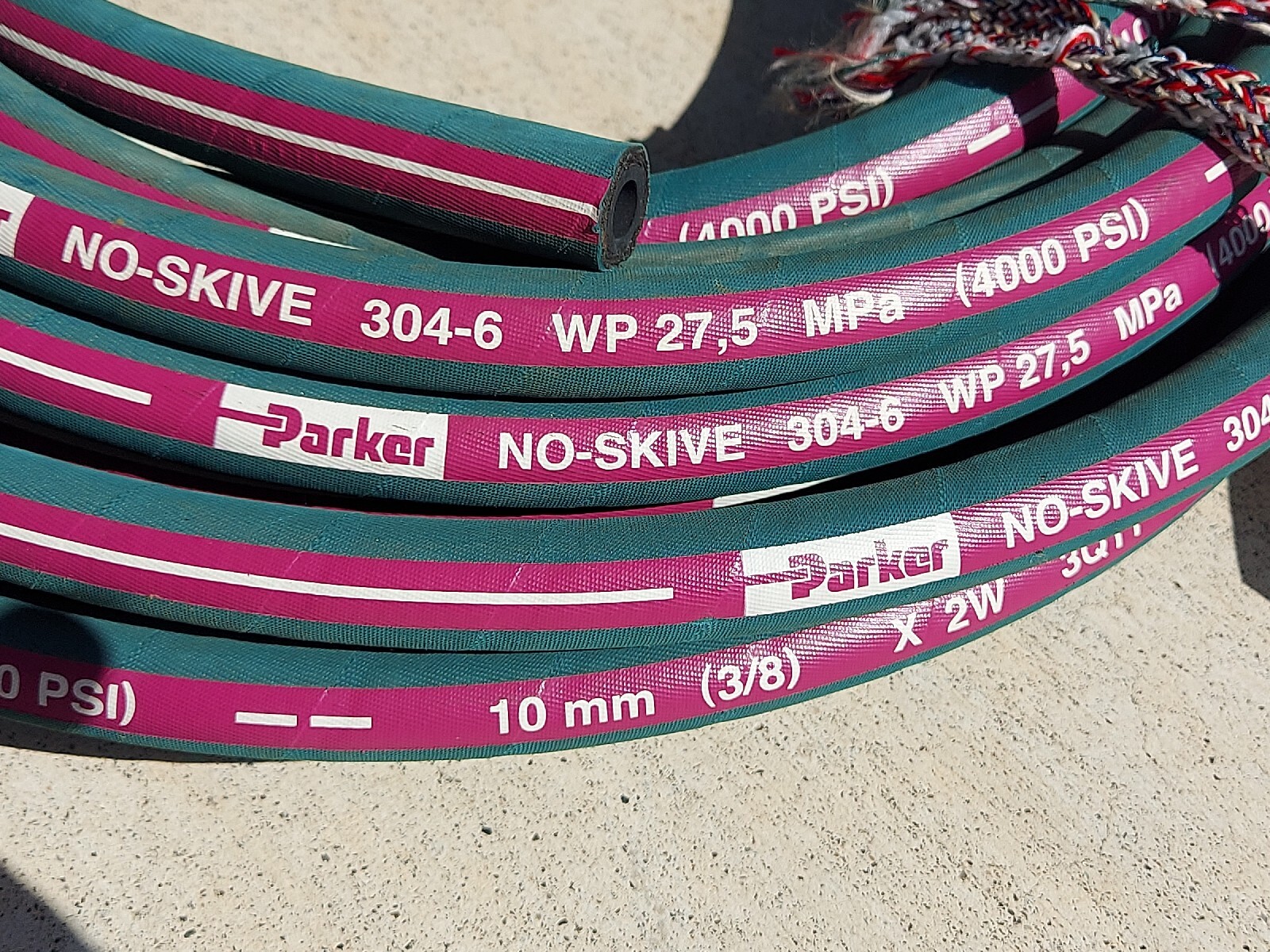 Parker 3/8" x 2W No-Skive Hydraulic Hose 304-6 , 4000 psi **Sold by the ...
