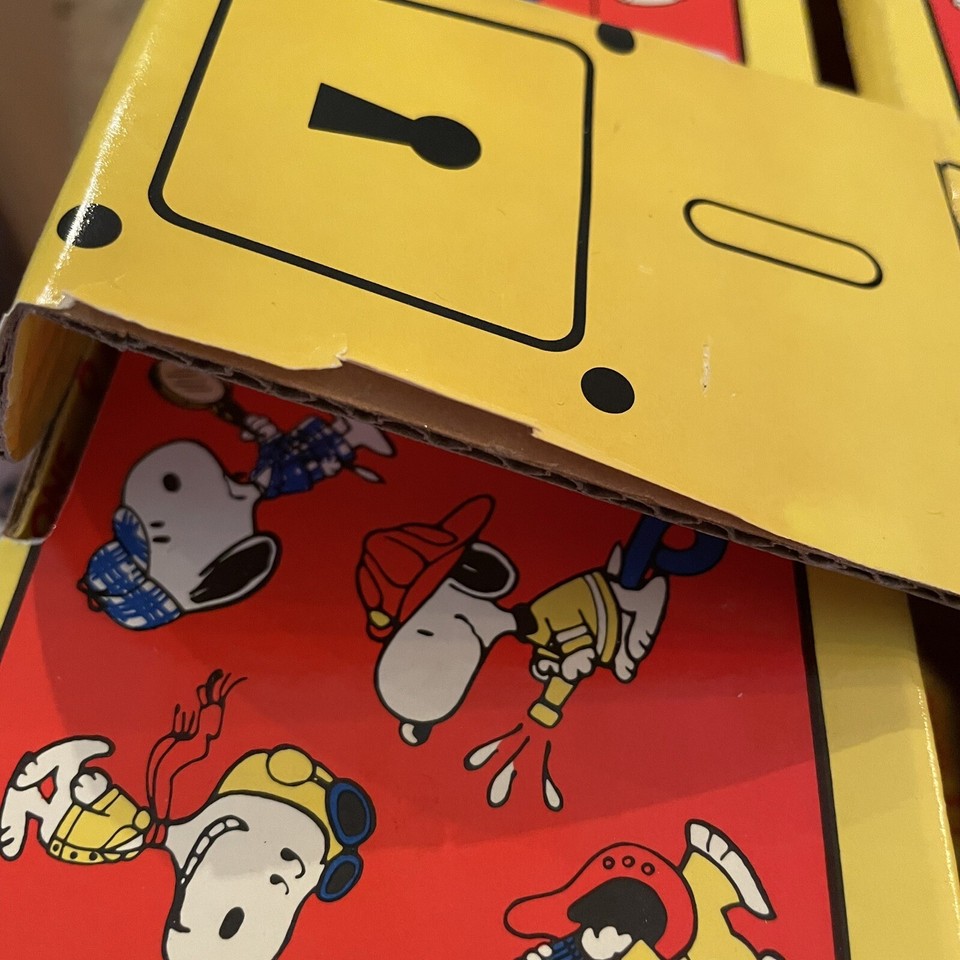Vintage Peanuts Snoopy 1963 Wardrobe Trunk Plush Nine Outfits ...
