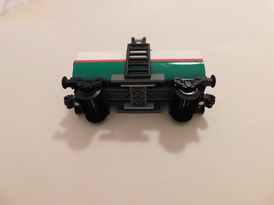 Lego CITY TRAIN: Custom TANK CAR w/ WHEELS & BUFFERS..Runs on all 9v ...