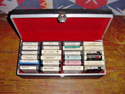 TWO DOZEN EIGHT TRACK TAPE S COUNTRY WESTERN 1970S IN CARRY CASE | eBay