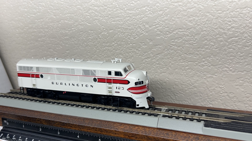 BURLINGTON - "CB&Q "- F3A unit EMD DIESEL LOCO - DC / DCC Ready HO ...