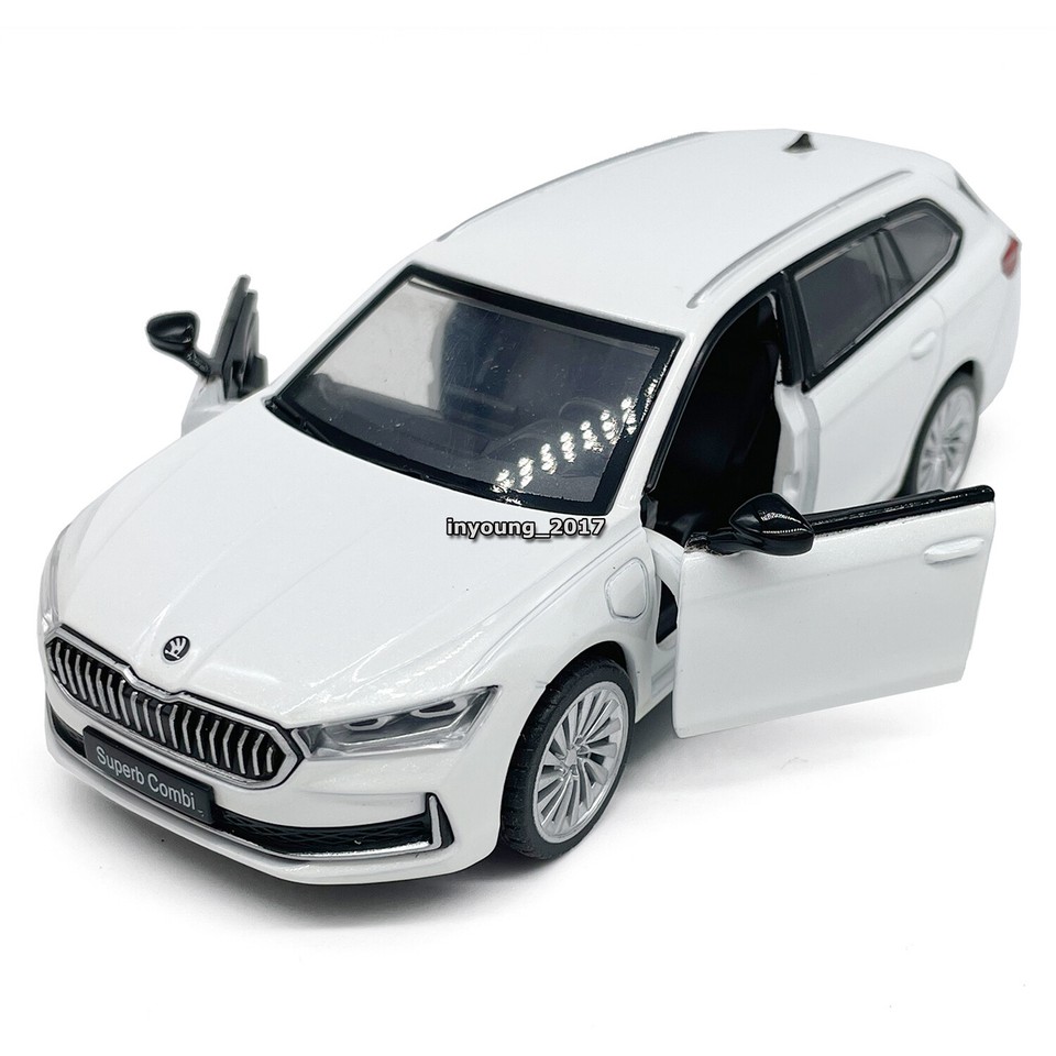 1:35 Skoda Superb IV Combi Model Car Alloy Diecast Toy Cars Doors Open ...