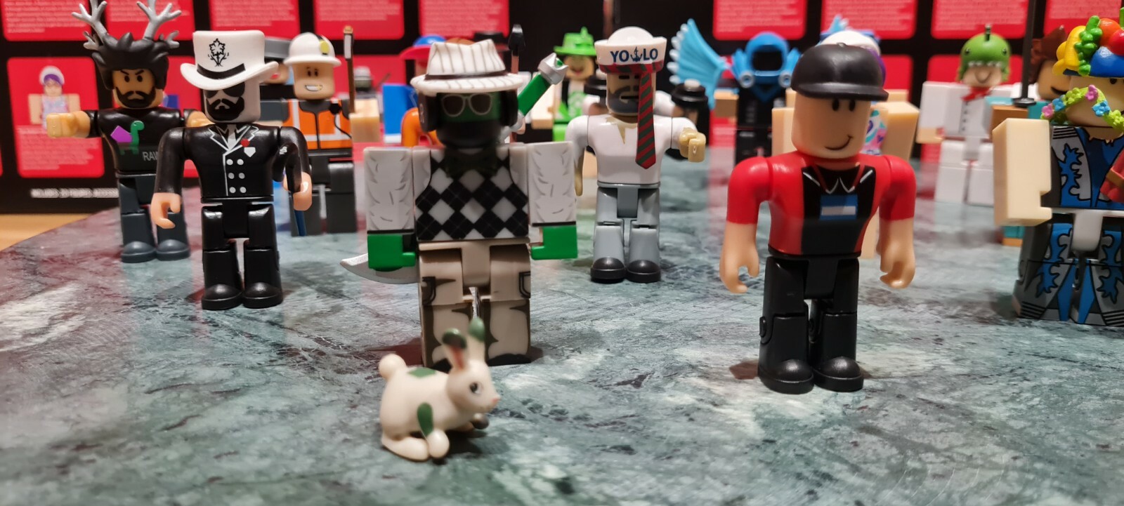 Roblox 20 FIGURES Roblox From The Vault UNUSED JUST FIGURES party boxes ...