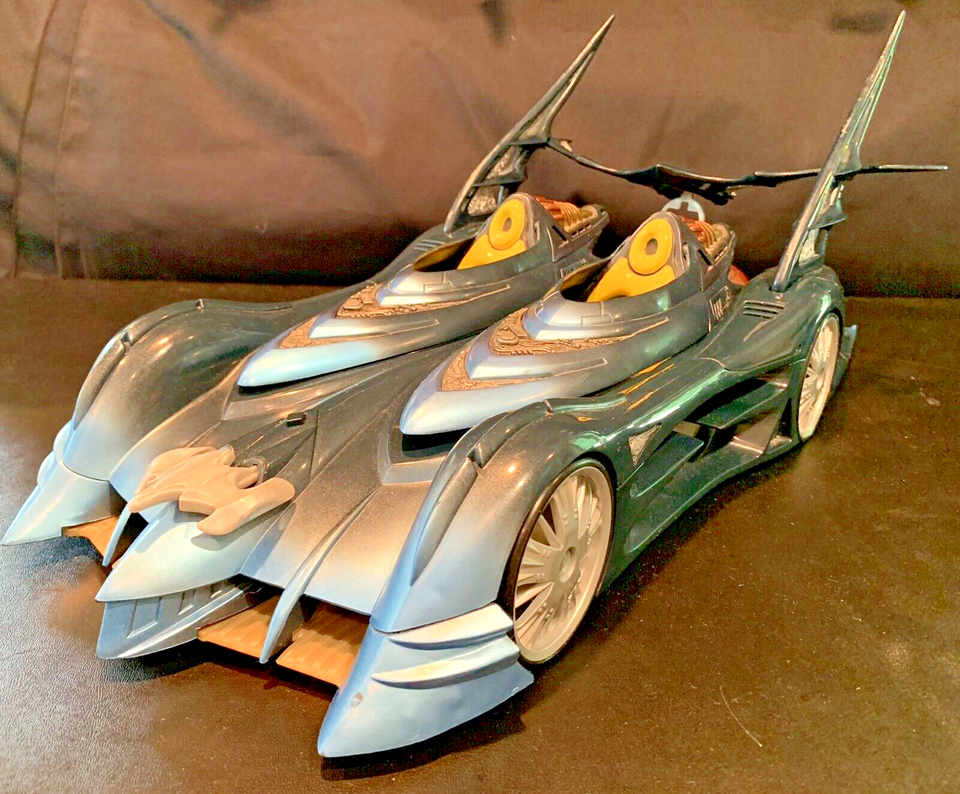 Mattel DC Batman 2-in-1 Batmobile & Robin Motorcycle w/ Bonus Action ...