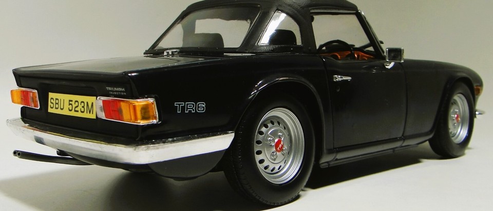 Triumph TR6 1969in BEST COLOR: British Racing Green 1:18 SCALE METAL ...