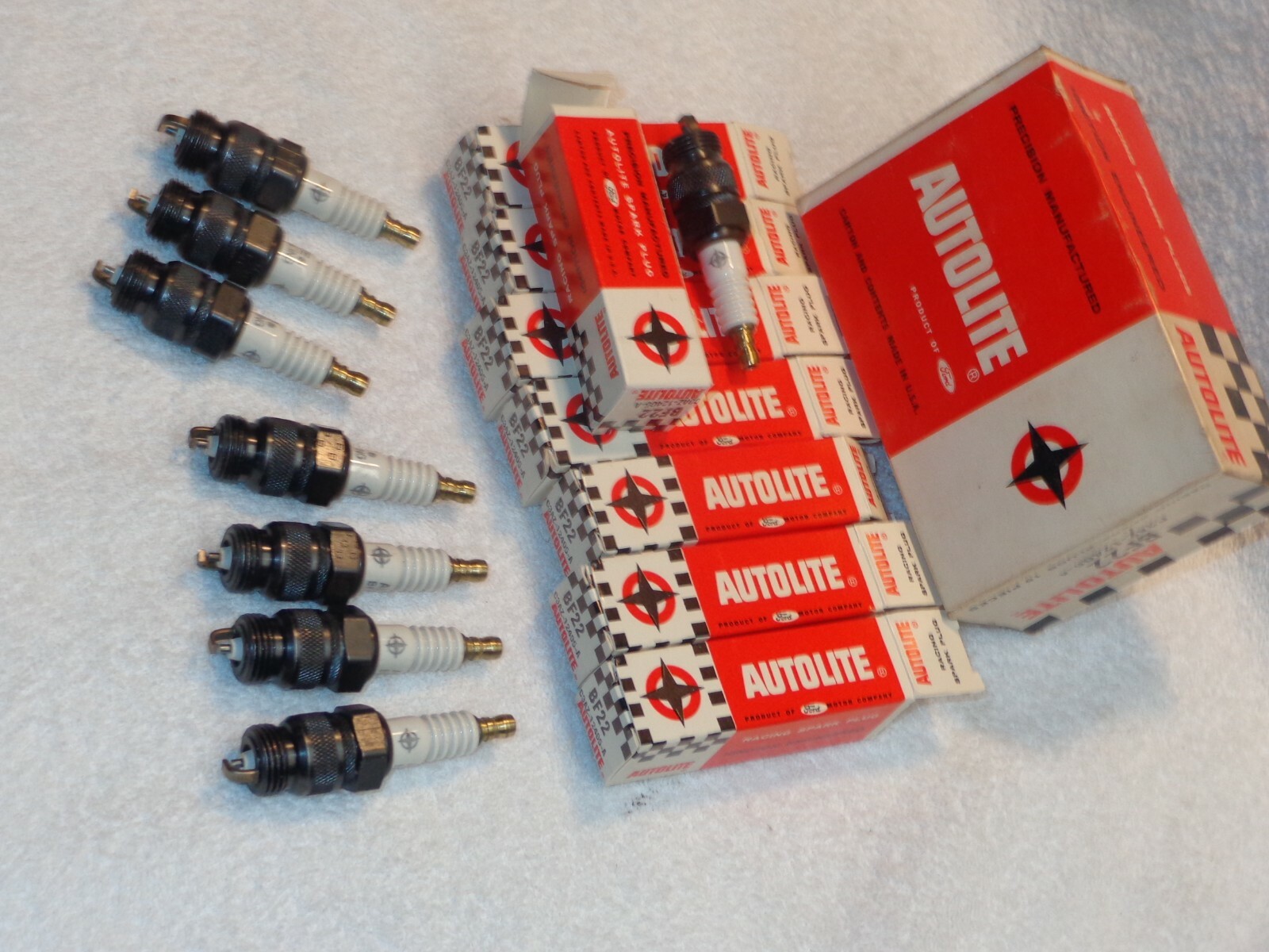 ‘NOS’ Ford Autolite BF-22 Spark Plugs...‘STAR LOGO’.....High ...
