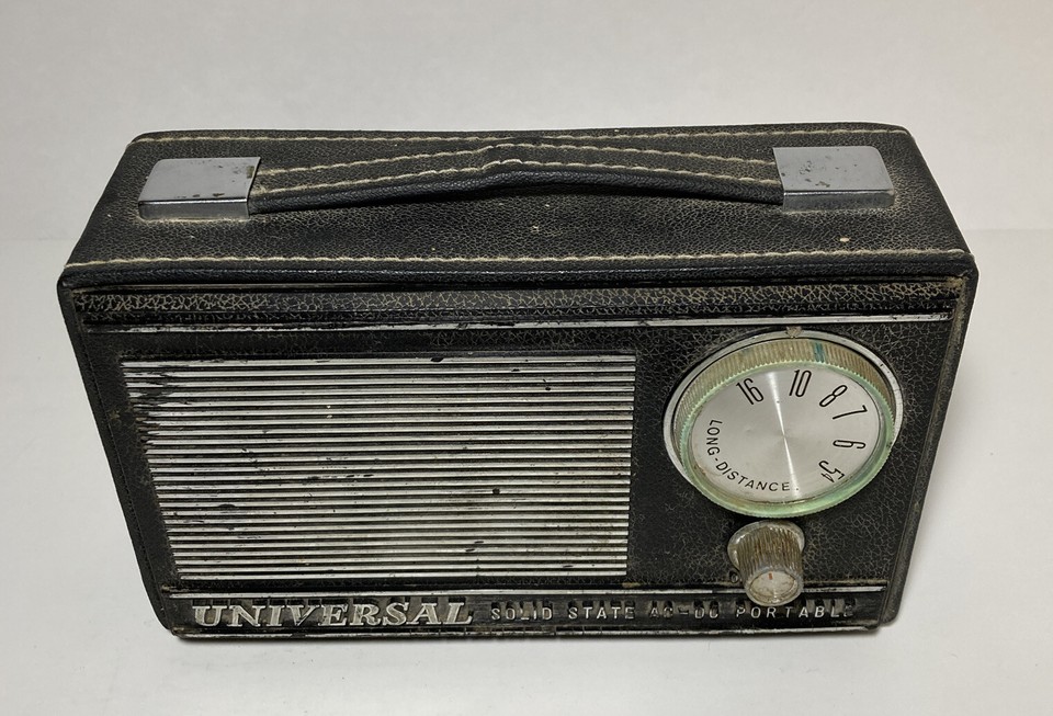 Vintage Universal Solid State Dual Power Ac-DC Portable Model 68 Radio ...