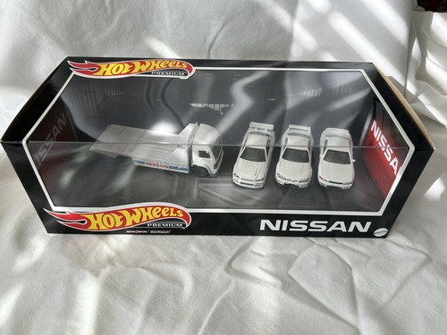 Hot Wheels Walmart Premium Diorama Box Set White Nissan Skyline GT-R ...